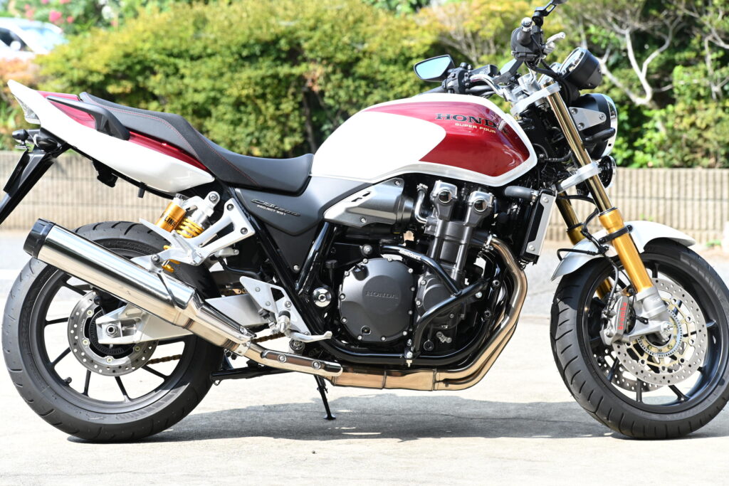 CB1300SF/SB SPモデル ローダウンとシート加工で760mmを達成 - セイクレッドグランド【SACRED GROUND】